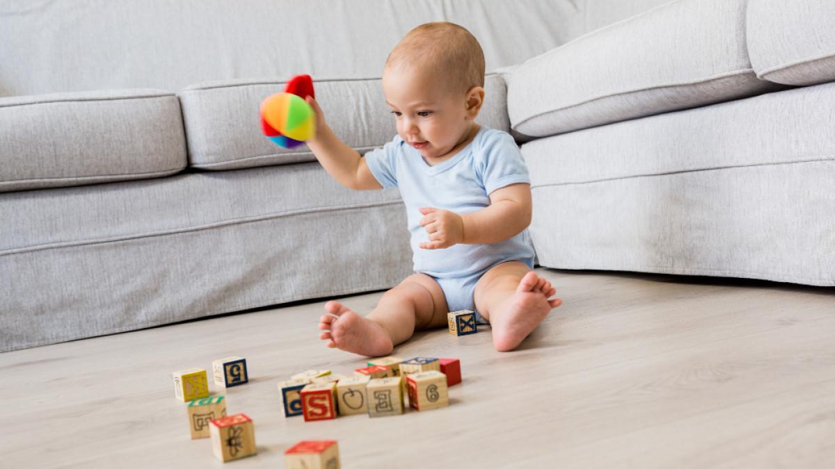 7 Tips Stimulasi Bayi 7 Bulan agar Tumbuh Kembang Optimal ...