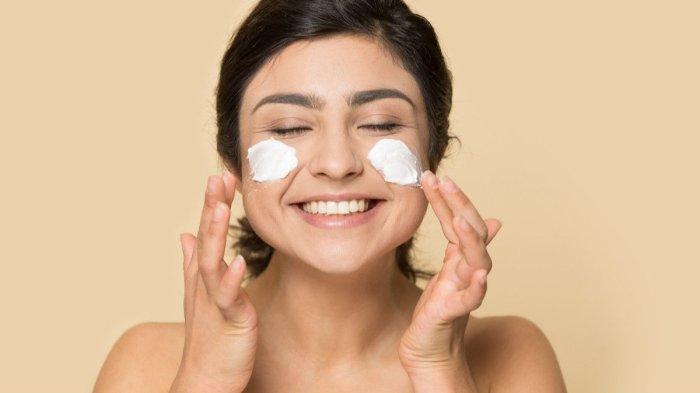 5 Rekomendasi Milk Cleanser yang Ampuh Angkat Makeup dan Kotoran di ...